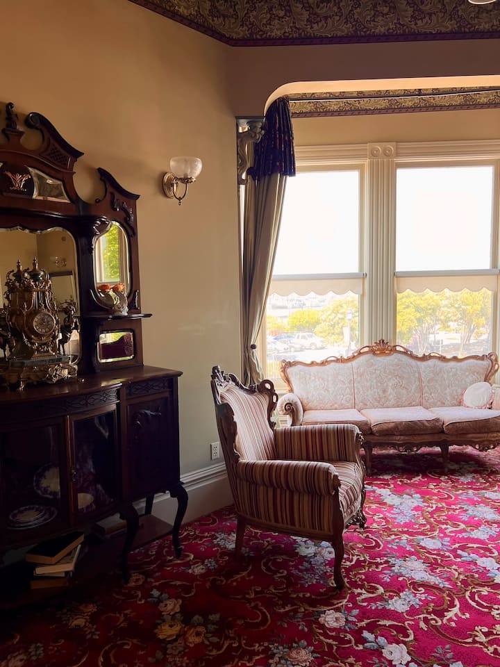 Upstairs At The Waterfront - Eureka, CA