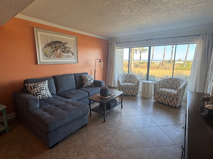 Relaxing Oceanfront~firstfloor~steps To Sand~pool - American Beach, FL