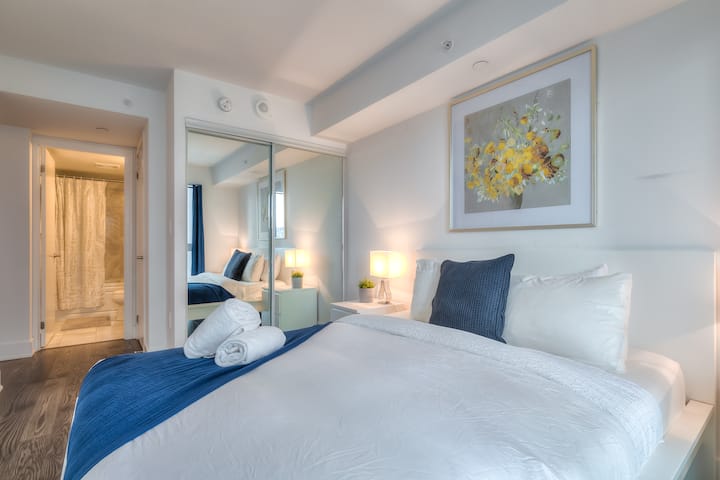 Beautiful 2br 2ba Near Yorkville And U Of T - Toronto