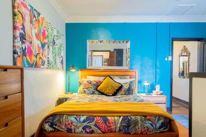 Art Deco Retreat | Shops & Cafes | Street Parking - Brisbane