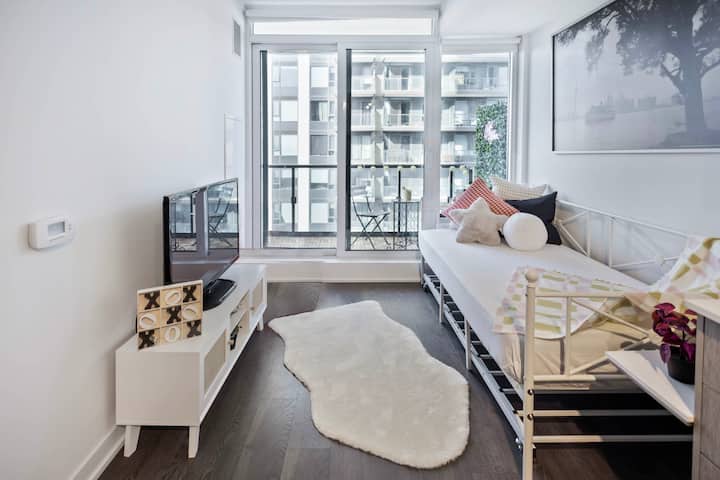 Luxury Lake View |Beach Pool |High Park  |Balcony - Toronto, ON
