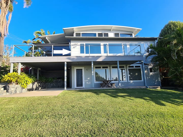 Dolphin's Moon-headland Location - Arrawarra
