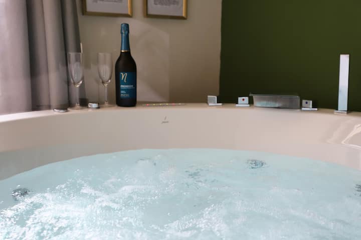 Charme Con Vasca Idromassaggio. Prati/vaticano - Rome