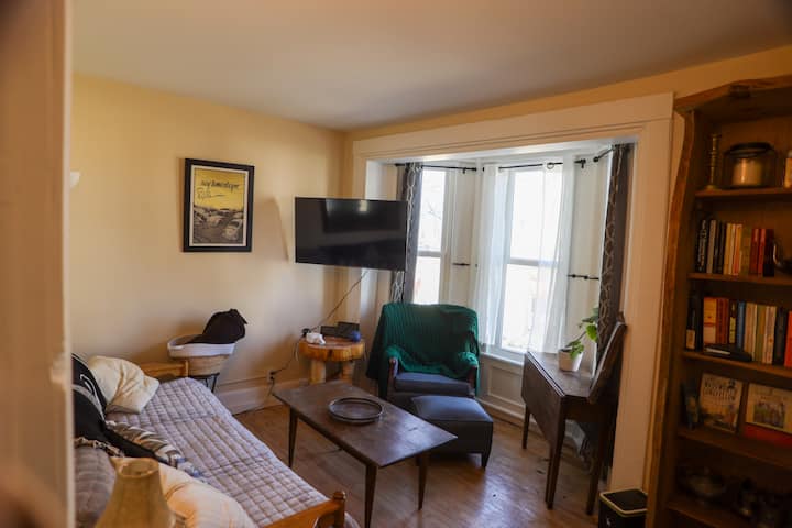 Cozy & Spacious Downtown Apartment (Biddeford, Me) - Biddeford, ME