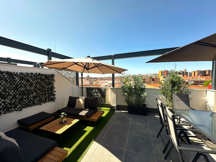 1 Penthouse Duplex Boutique; Rooftop (4-6 Persons) - Madrid