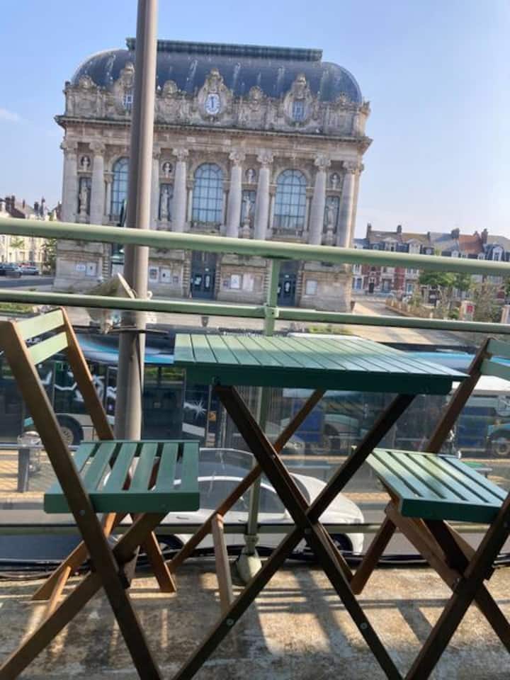 Grand Triplex Lumineux Face Au Théâtre - Calais