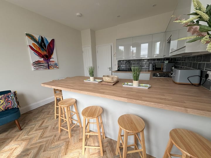 Holywell Stays & Apartments, Sea View Apartment - Eastbourne