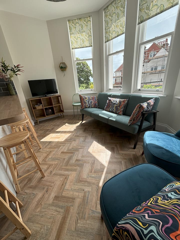 Holywell Stays & Apartments, Sea View Apartment - Eastbourne