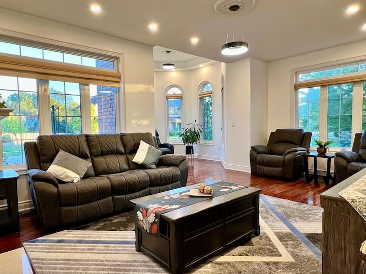 Luxurious Beautiful Home/ Corporate Rental - Barrie