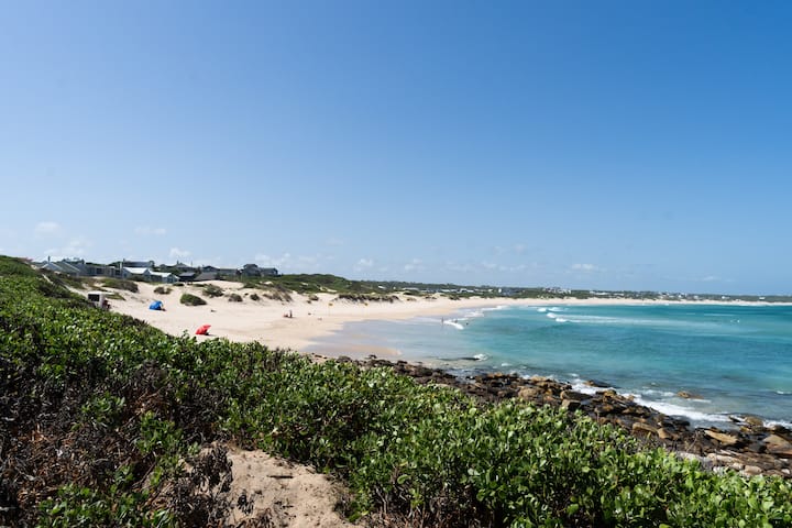 Beachfront Bliss With Panoramic Ocean Views - Cape Saint Francis