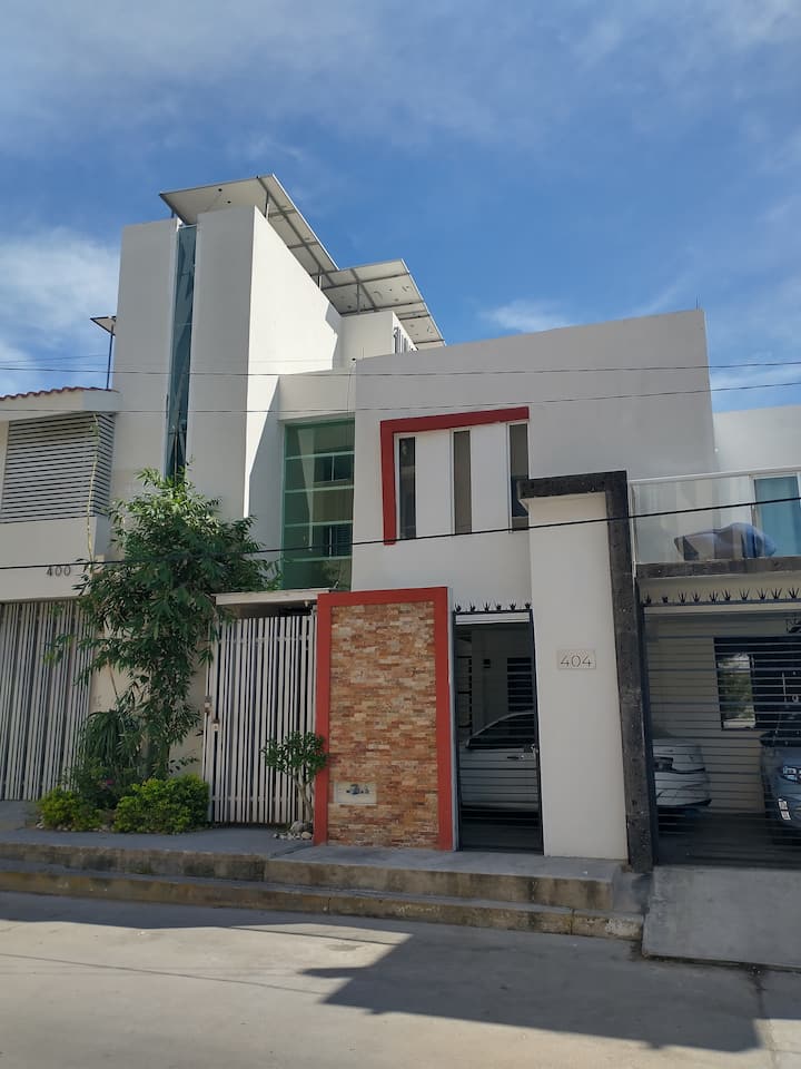Modern Family Home Near The Beach In Tampico - 탐피코