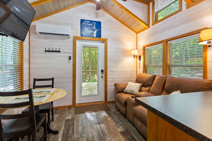 Secluded Hidden Cove Cabin With Lake Access - Seneca, SC