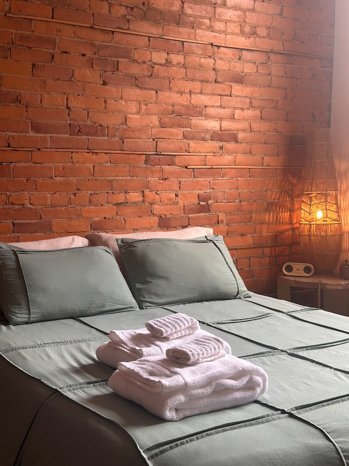 The Redbrick Loft On King - Gananoque