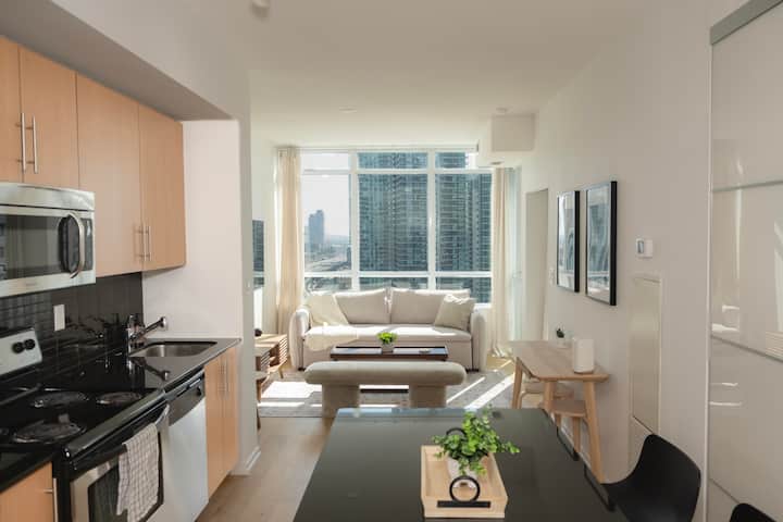 Bright 2br Condo With Parking  -Mtcc/jays/cn Tower - Toronto