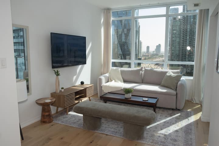 Bright 2br Condo With Parking -Mtcc/jays/cn Tower - Toronto