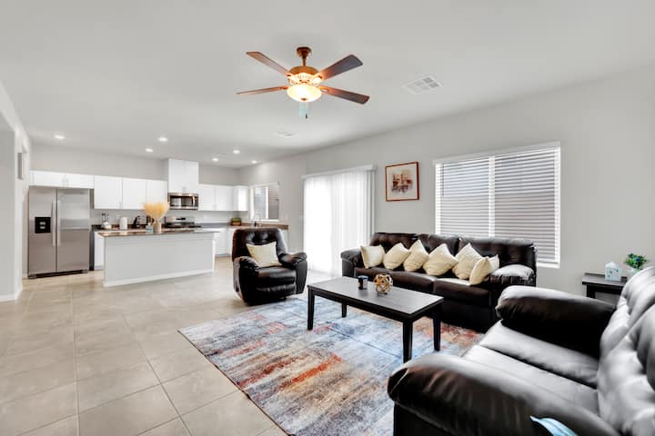 3000sf Modern Home｜fiberwifi｜king Bed｜nearstrip - Las Vegas