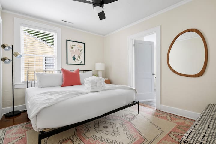 Hot Showers, Coffee, Fast Wifi And Comfy Beds! - North Charleston, SC