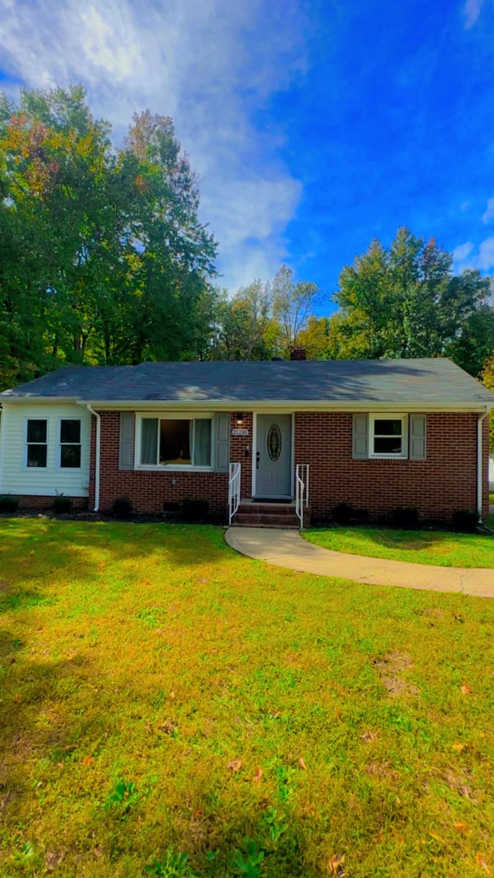 Charming Retreat - Petersburg, VA