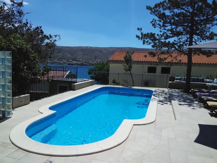 Apartments Tea - Ap4 (4+0) - With Shared Pool - Karlobag