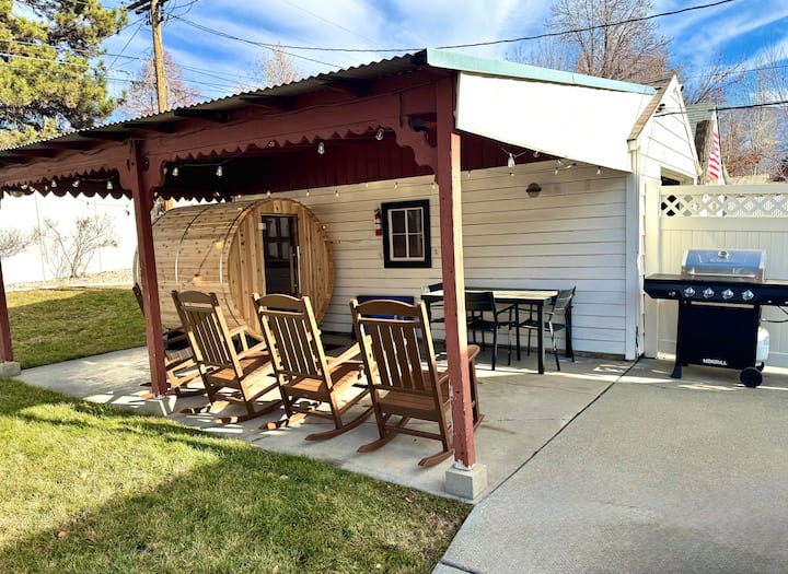 Family Home - 2 Full Kitchens, Sauna, Sleeps 12-14 - Salt Lake City, UT