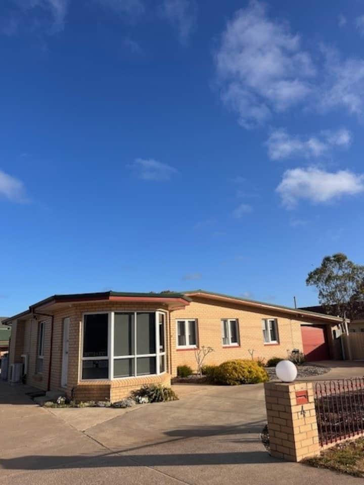 Renovated 3-bed House, Close To Jetty & Foreshore - Esperance