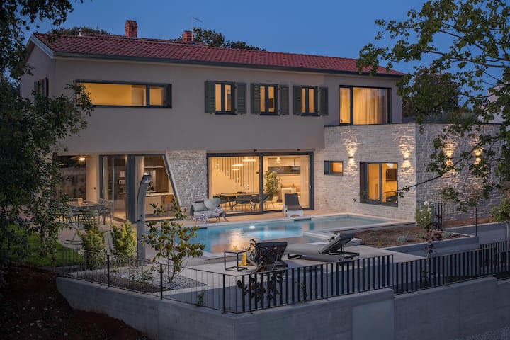 Nova Moderna Kuća S Bazenom - Poreč