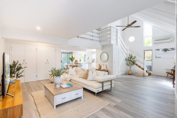 4 Homes On 1 Large Block (Sleeps 16) With Pool - Noosa