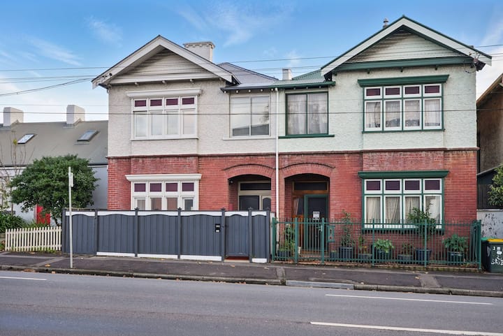 Charming Home Near Salamanca & City Center - Hobart