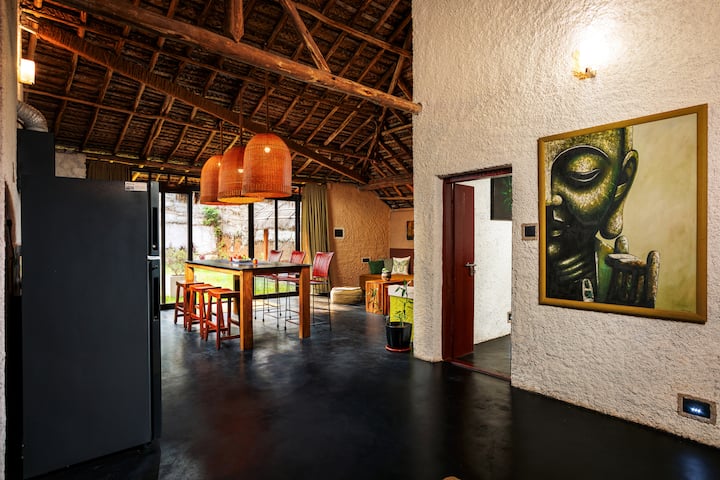 Mud House Villa & Art Gallery, Marayoor, Munnar - Marayoor