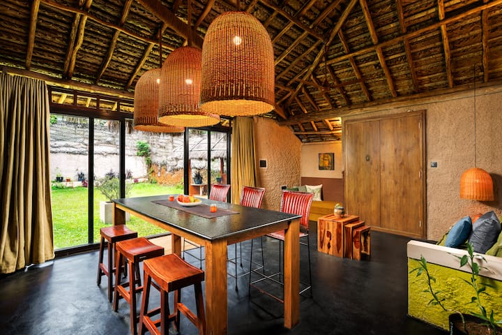 Mud House Villa & Art Gallery, Marayoor, Munnar - Marayoor