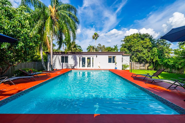 Spacious 3br Home With Oversized Pool & Backyard - North Miami, FL