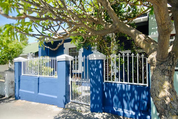 Colorful Heritage Home In Upper Woodstock - Le Cap