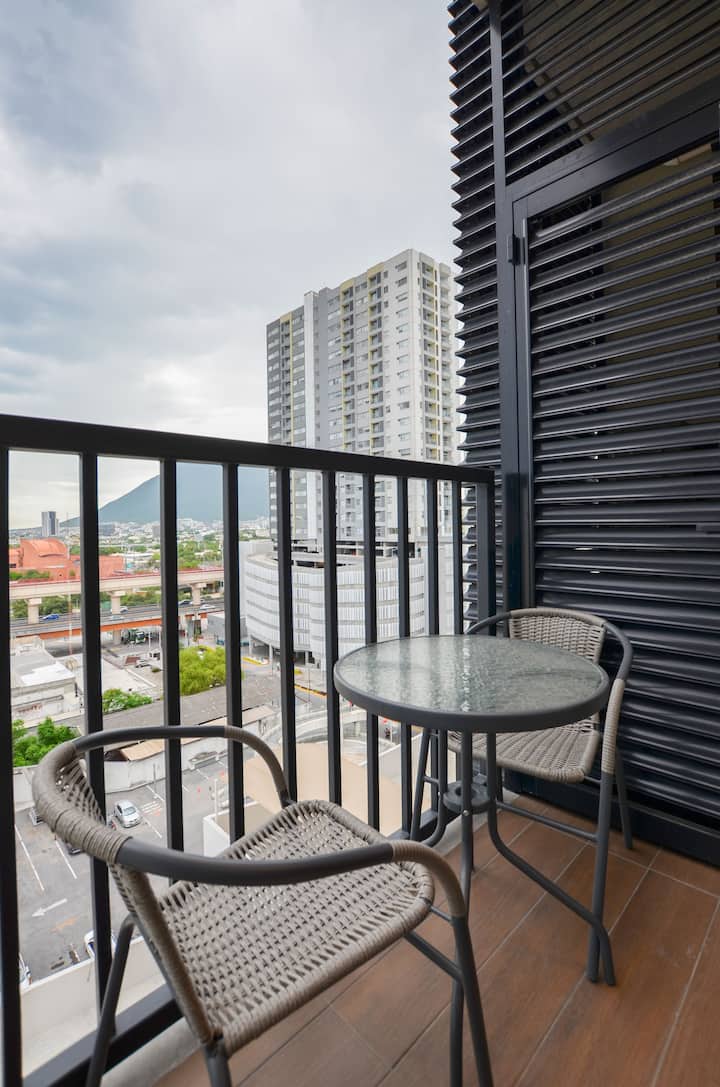 ¡A Pasos De Paseo Santa Lucía! - Cama King + Wifi - Monterrey