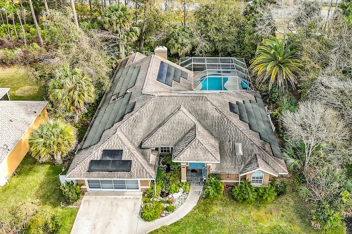 Tropical Escape - Luxe Heated Pool & Palm Breezes - Flagler Beach, FL