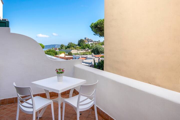 Appartamentino Con Terrazza Vista Mare Laterale - Ischia