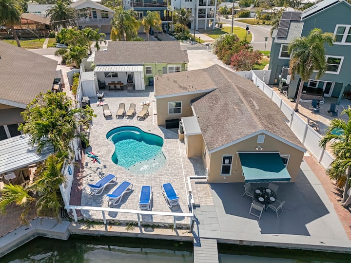 Exclusive Irb Retreat | 2 Homes + Heated Salt Pool - Indian Rocks Beach, FL