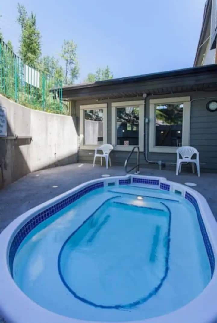 Expansive Fernie Penthouse | Heated Pool & Jacuzzi - Fernie
