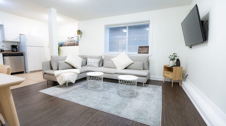 Cozy 2-bedroom Basement Suite - North Vancouver