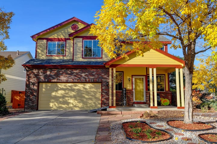 Luxury Home (Hot Tub, Game Room, Movie Theater) - Loveland, CO