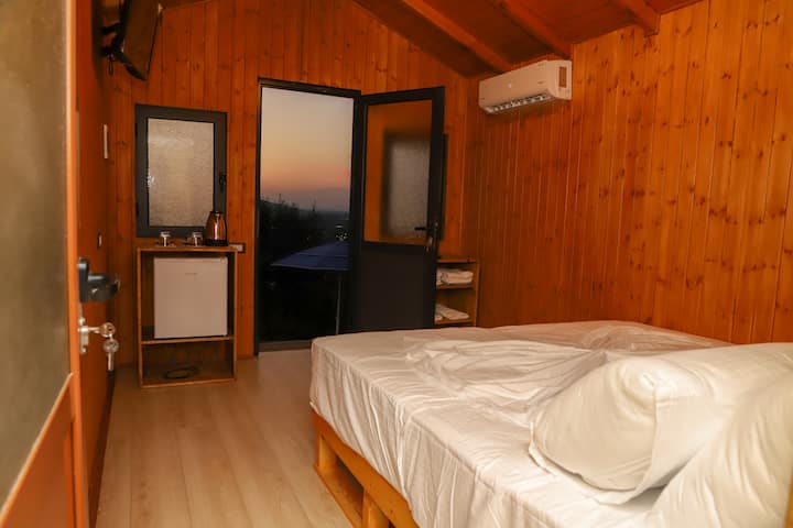 Bujtina Musta (Wooden House 2)pamje Nga Kalaja - District de Berat