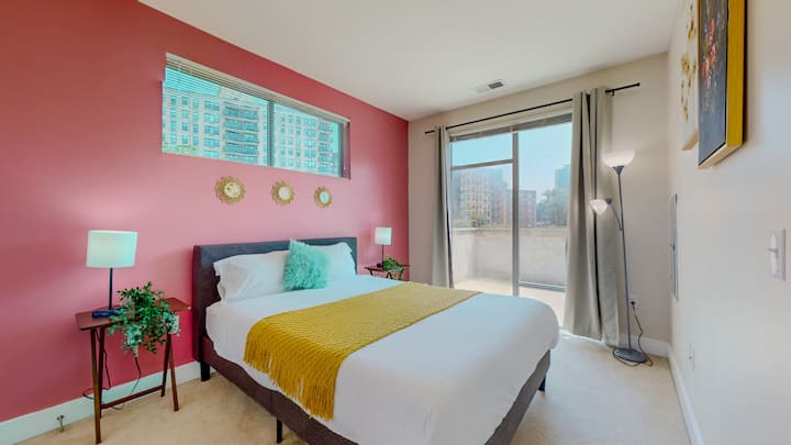 Stylish Home With Free Parkinga - Stamford, CT
