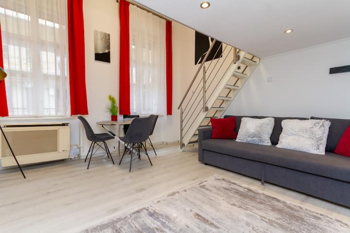 Katy's Sweet Home In The 
 Heart Of The City + A/c - Budapest