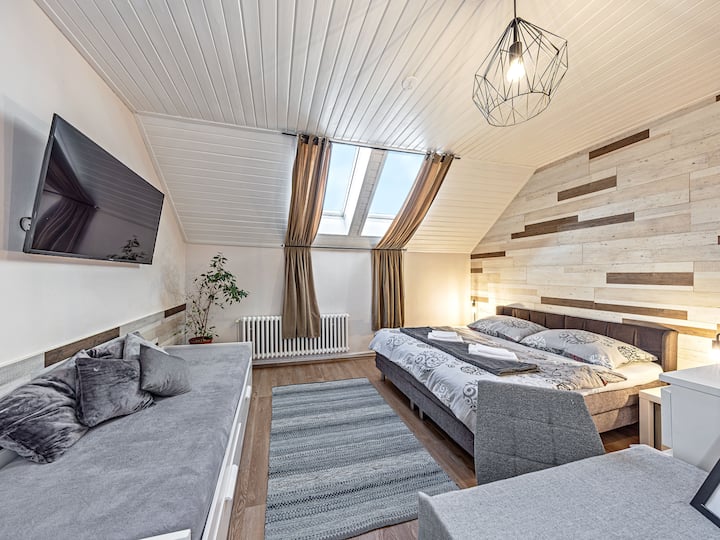 Apt3,enjoy Cozy, Quiet In Hills Near Prague Castle - Prague Václav Havel Airport (PRG)