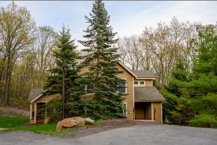 Retreat To Camelback Mountain - Mount Pocono, PA