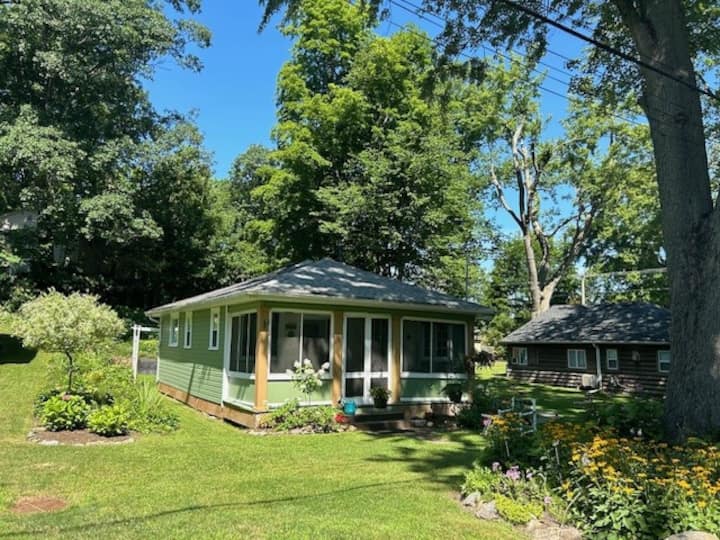 The Lakeside Lodge - Crystal Beach