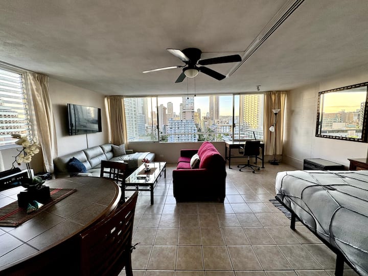 Waikiki - Guava Airy Convertible 1 Bedroom. - Honolulu, HI