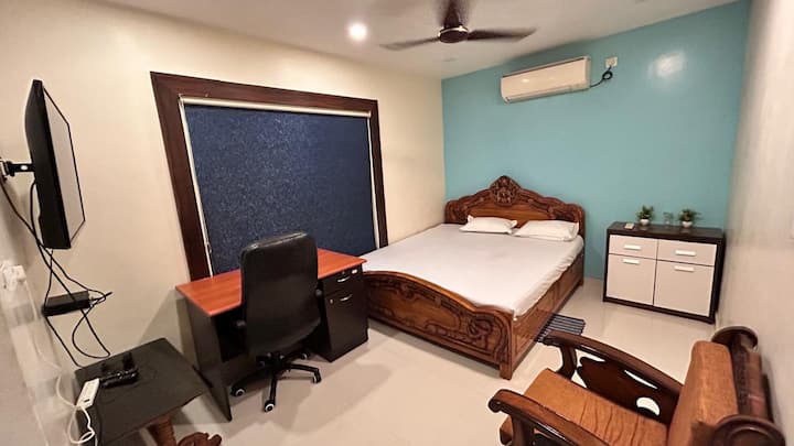 Room For Working Professionals -