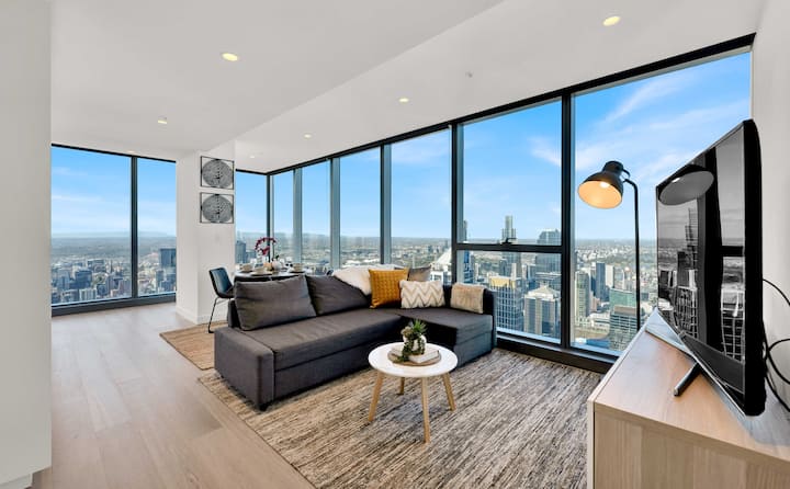 Panoramic Nye Fireworks 2br/2bth Subpenthouse - North Melbourne Railway Station