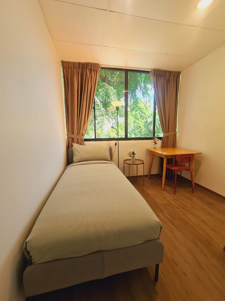 Cozy Clean Room @ 10min To Nus/hawpar Mrt (B) - Singapore