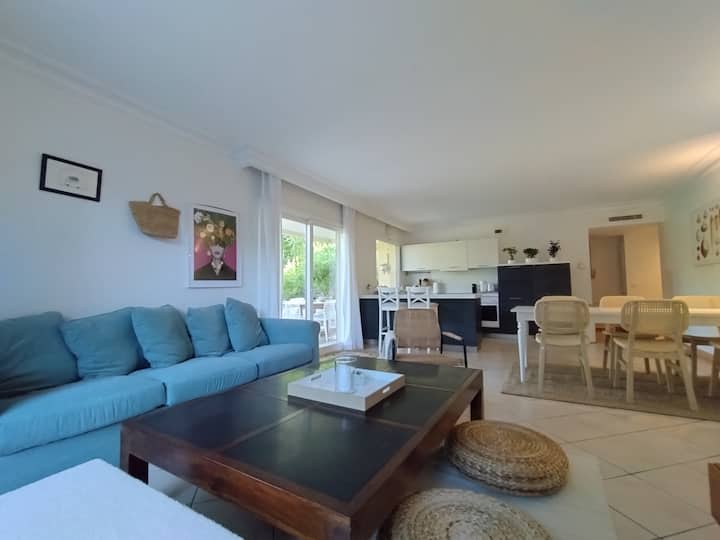 Spacious 6 Sleeps, Garden & Pool In Juan Les Pins - アンティーブ